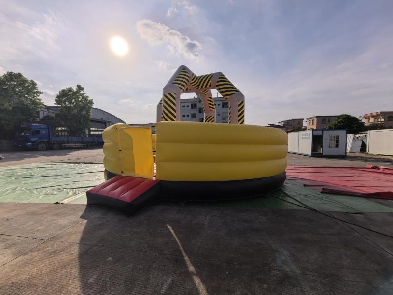 OEM/ODM Bounce House Wipeout Game Inflatable Wrecking Ball